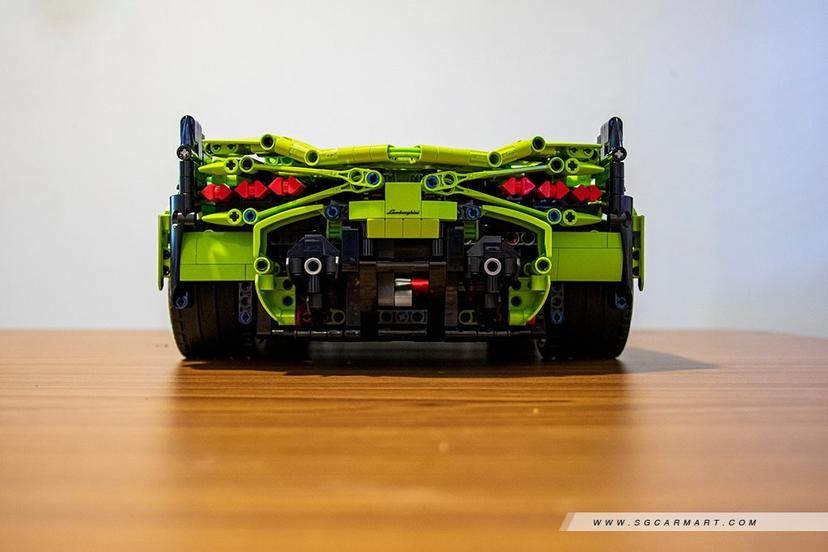 Building the LEGO Technic Lamborghini Sian FKP 37 - Sgcarmart