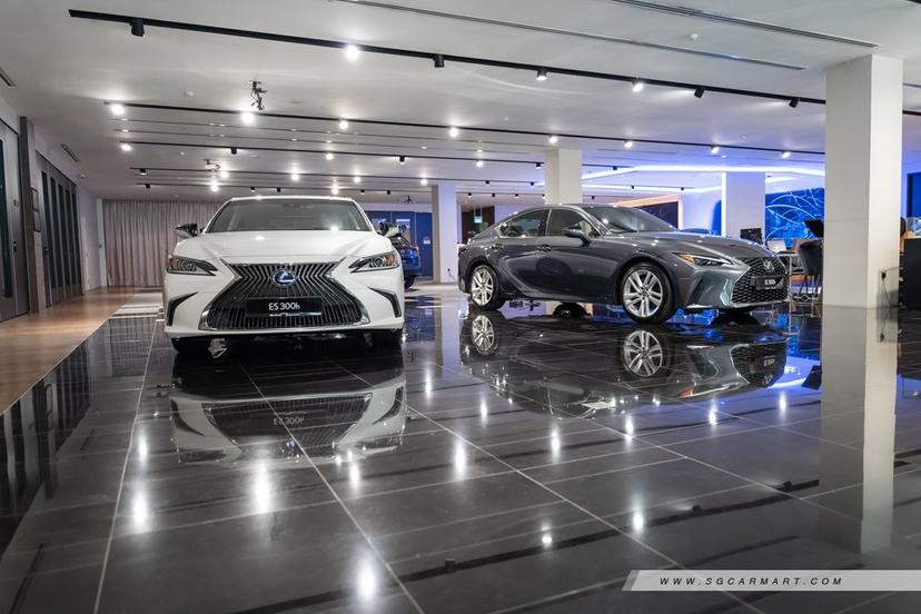 We go live on Facebook with Lexus - Sgcarmart
