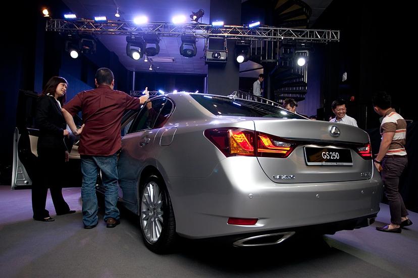 The all new GS wears the new Lexus design face and it now looks the ...