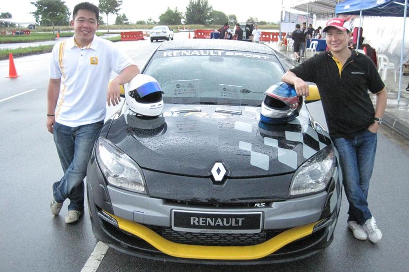 Renault bags two trophies with the Renault Megane RS250 - Sgcarmart