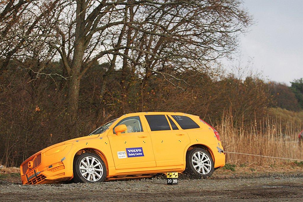 World-first solution to run-off road crashes on new XC90 - Sgcarmart