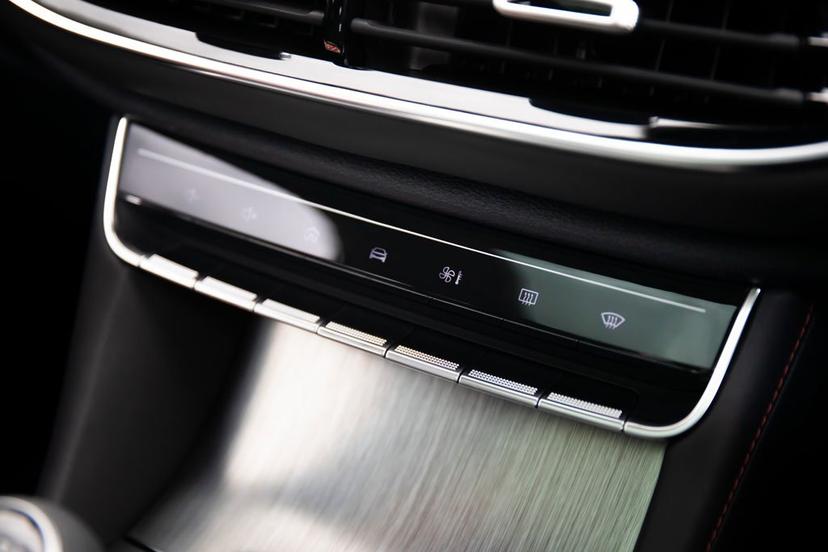 MG Motor launches the new MG HS flagship - Sgcarmart