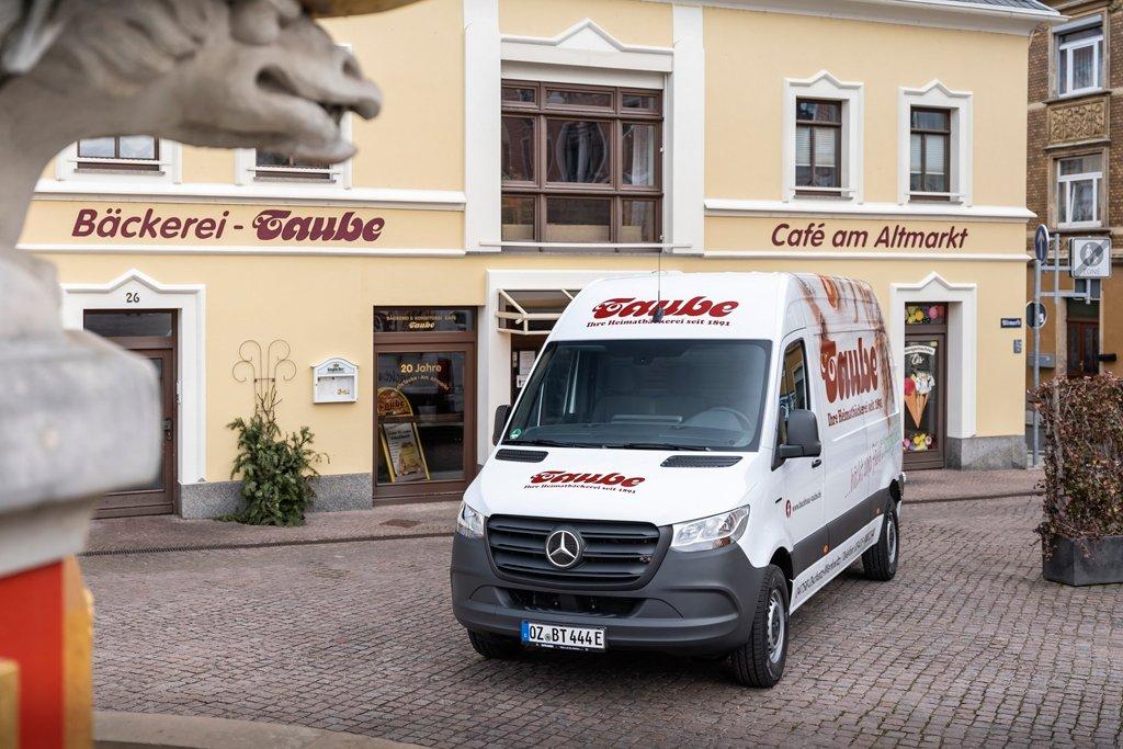 Mercedes delivers seven millionth commercial van to bakery in Germany ...