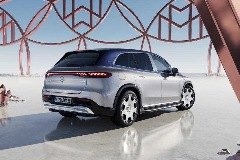 Mercedes-Maybach reveals its first all-electric vehicle: The EQS680 SUV ...