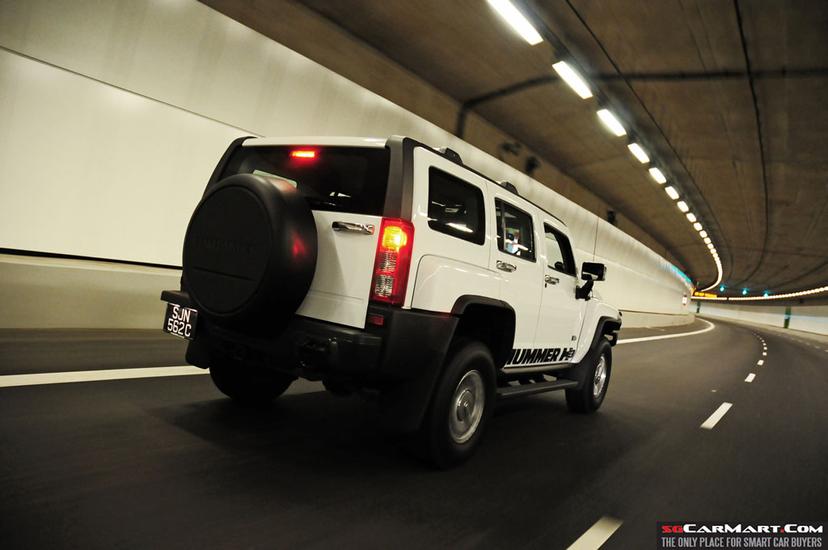 Hummer H3 Review - Sgcarmart