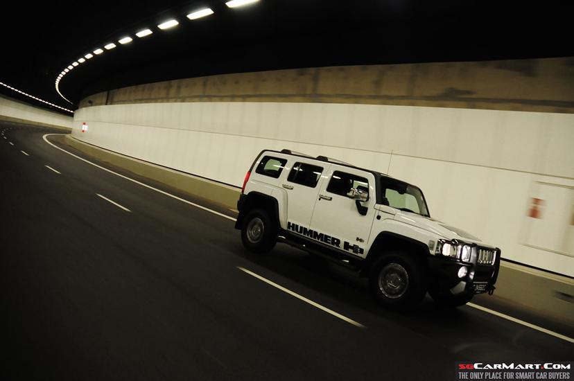 Hummer H3 Review - Sgcarmart
