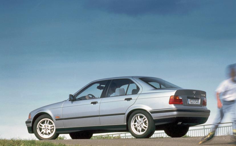 Review - BMW 3 Series - Sgcarmart