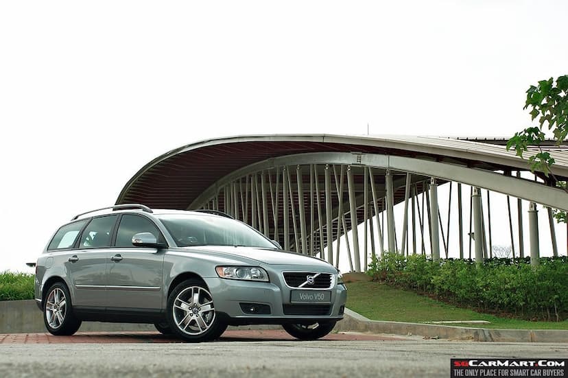 Volvo V50 2.0 (A) Review - Sgcarmart