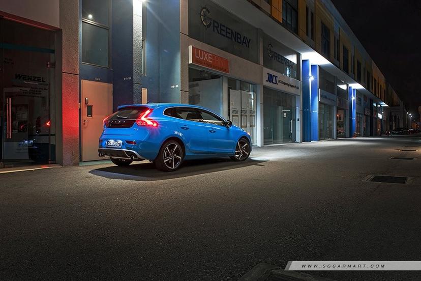 Volvo V40 T4 R-Design (A) Review - Sgcarmart