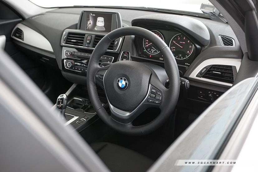 BMW 1 Series Hatchback Diesel 116d (A) Facelift Review - Sgcarmart