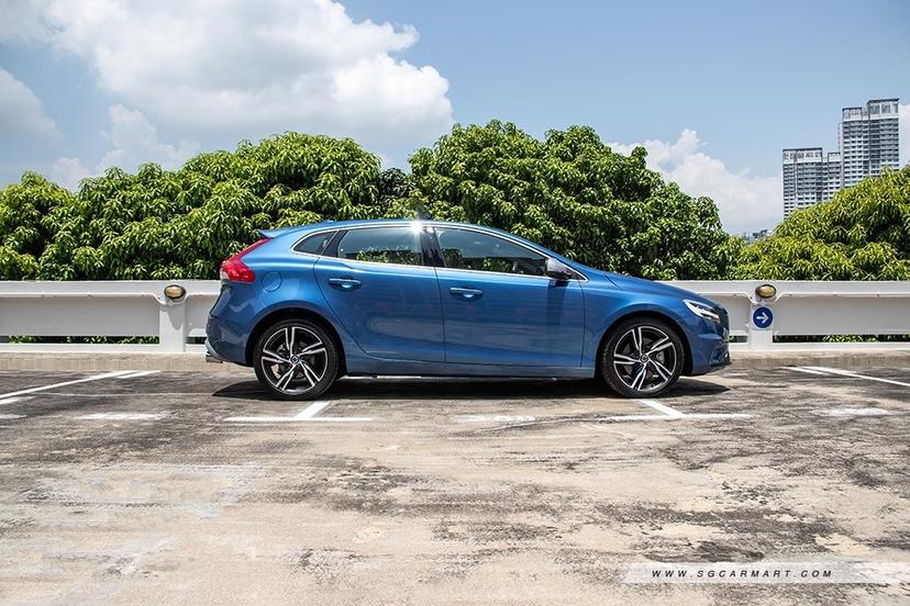Volvo V40 T4 R-Design (A) Review - Sgcarmart