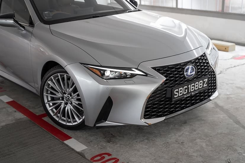 Lexus IS 300h Hybrid 2.5 Luxury (A) Facelift Review - Sgcarmart