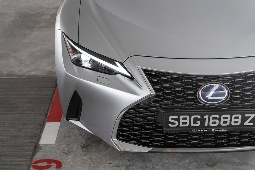 Lexus IS 300h Hybrid 2.5 Luxury (A) Facelift Review - Sgcarmart