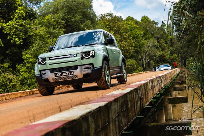 The best colour for a Defender is Grasmere Green with mud - Sgcarmart