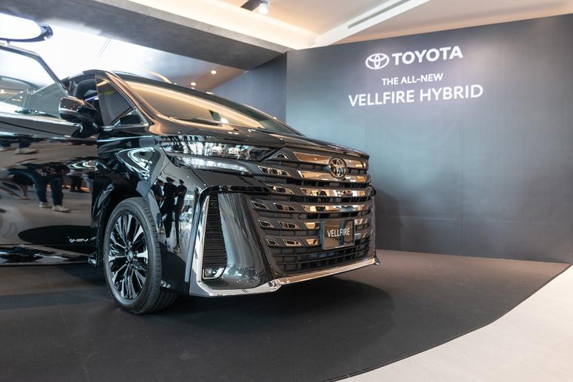 Toyota Vellfire Hybrid officially debuts in Singapore - Sgcarmart