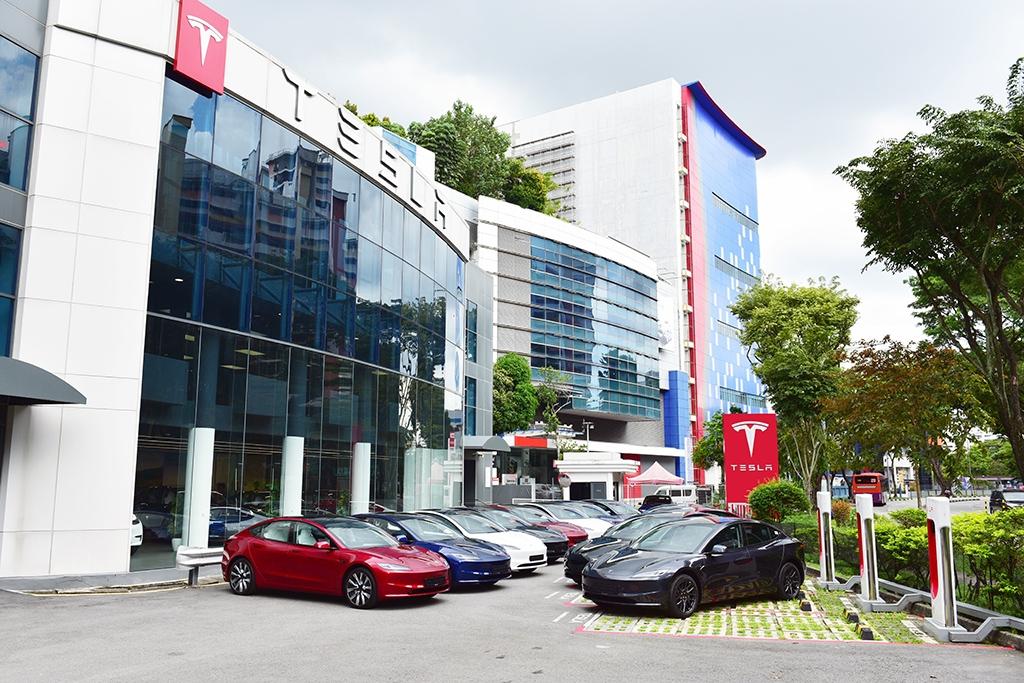 Tesla starts deliveries of updated Model 3 in Singapore - Sgcarmart