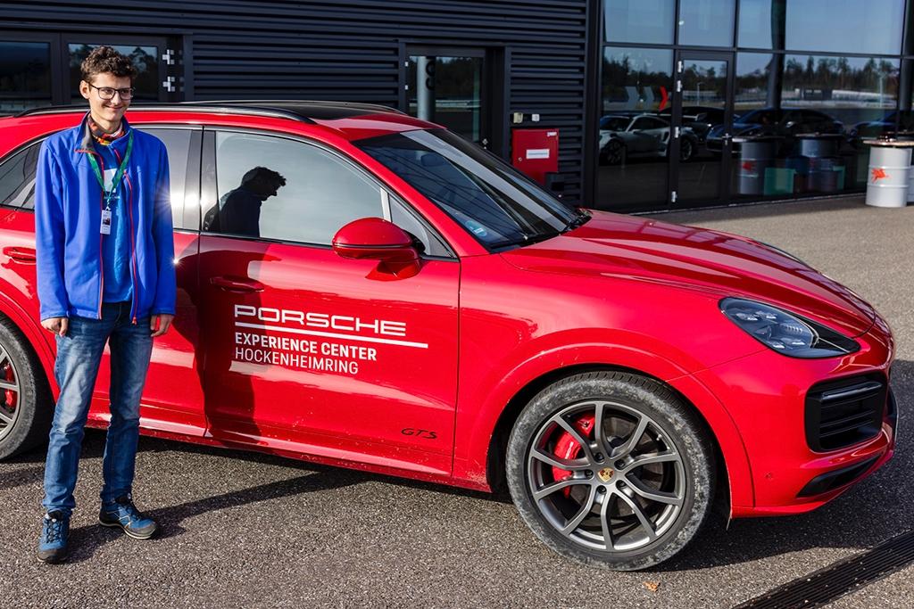 Porsche donates to the Make-A-Wish Foundation - Sgcarmart