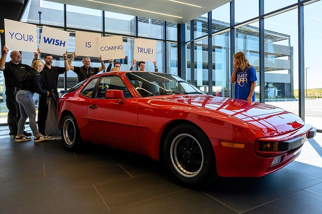 Porsche donates to the Make-A-Wish Foundation - Sgcarmart