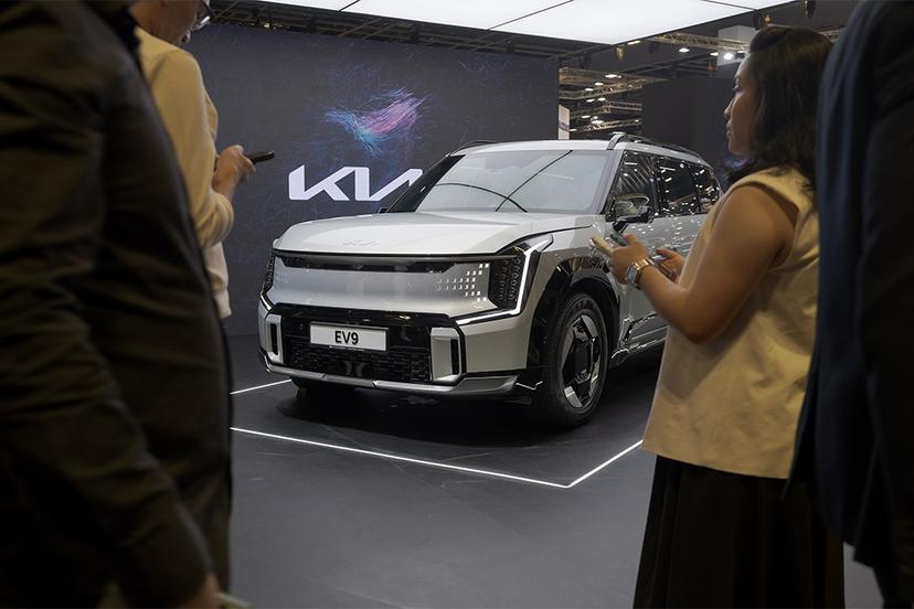 Kia Singapore heralds new era in with stunning, boxy Kia EV9 - Sgcarmart