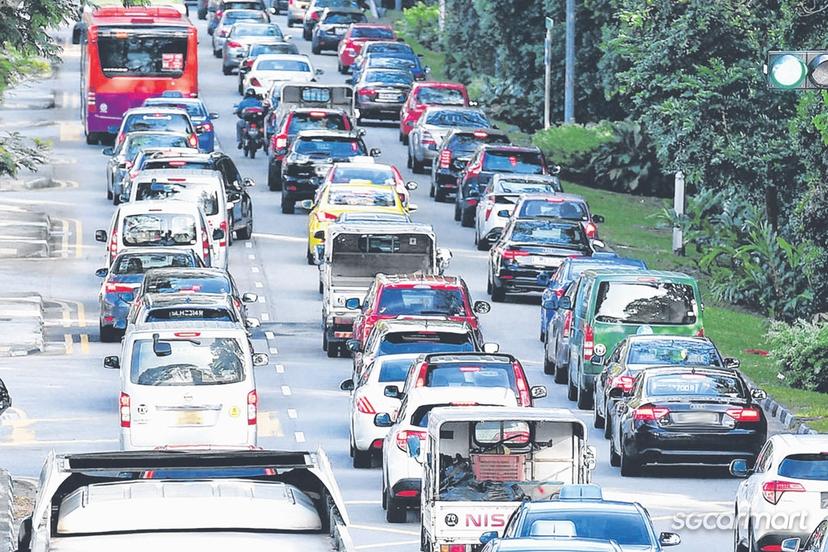 How to avoid getting into a chain collision on expressways - Sgcarmart