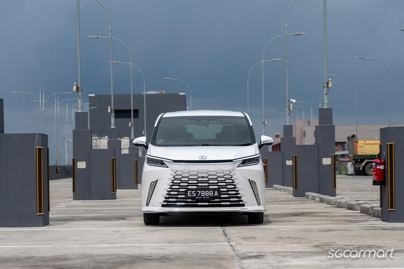 Lexus LM Hybrid Review - Sgcarmart