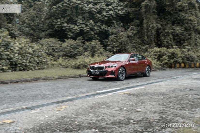 BMW 520i M Sport vs Mercedes-Benz E200 AMG Line - Sgcarmart