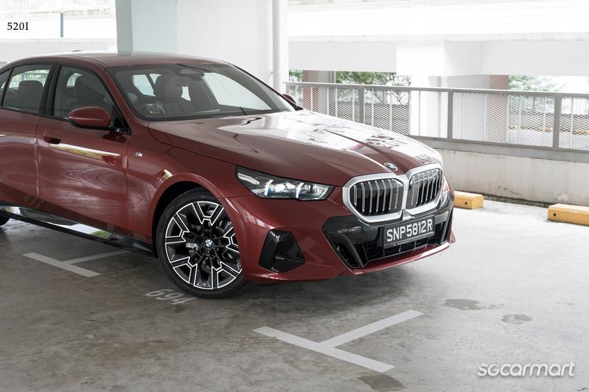 BMW 520i M Sport vs Mercedes-Benz E200 AMG Line - Sgcarmart