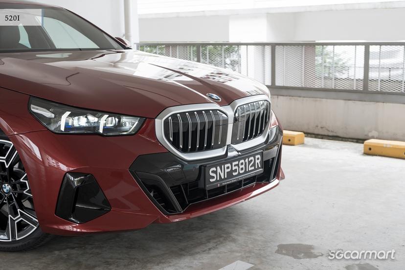 BMW 520i M Sport vs Mercedes-Benz E200 AMG Line - Sgcarmart