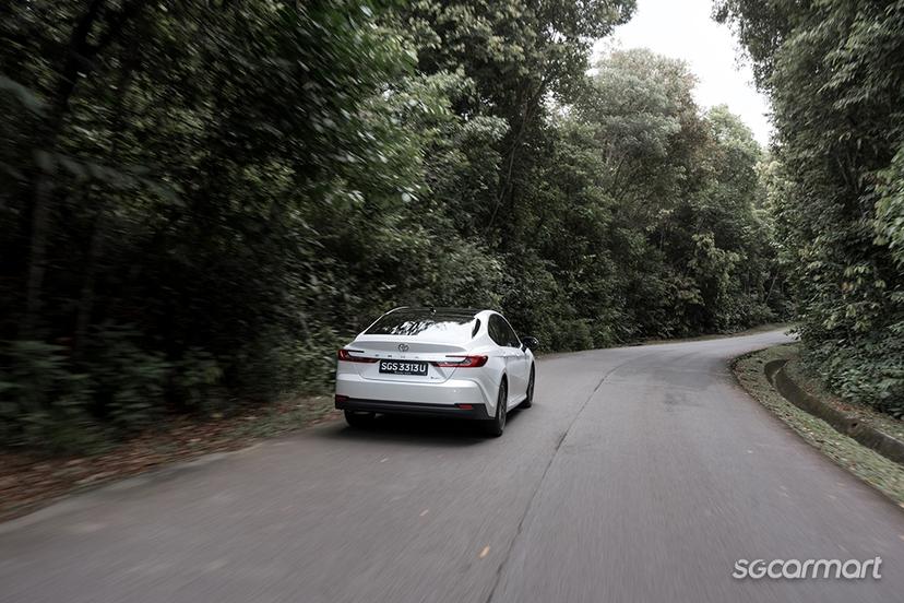 Toyota Camry Hybrid 2.5 Review - Sgcarmart