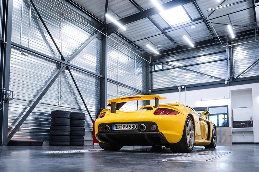 Porsche unveils new tyres for the iconic Carrera GT - Sgcarmart