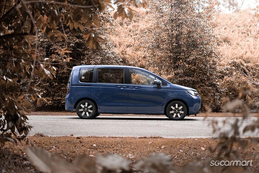 Honda Freed e:HEV HE7 Review - Sgcarmart