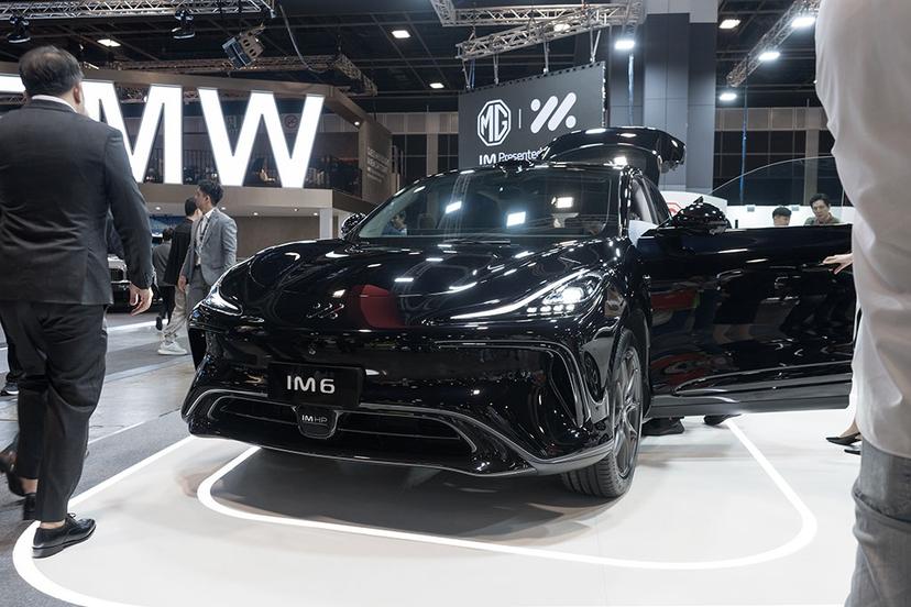 IM Motors makes Singapore debut with IM5 and IM6 preview - Sgcarmart