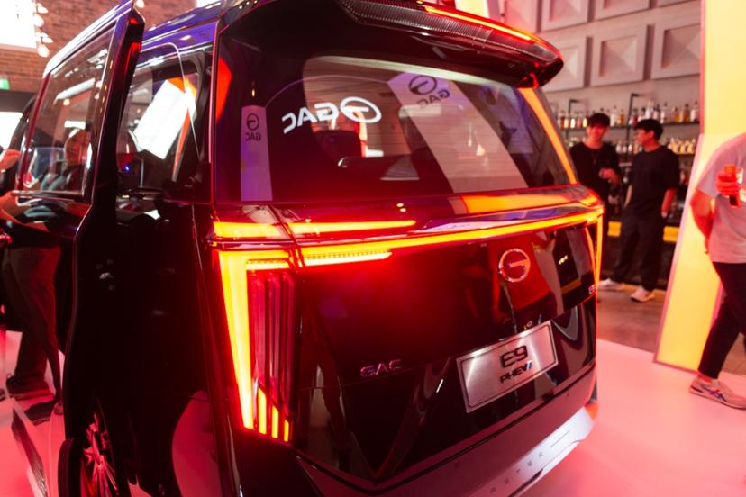 GAC E9 plug-in hybrid luxury MPV launched in Singapore - Sgcarmart