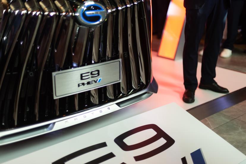 GAC E9 plug-in hybrid luxury MPV launched in Singapore - Sgcarmart