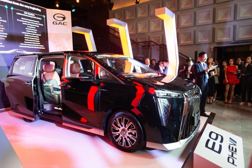 GAC E9 plug-in hybrid luxury MPV launched in Singapore - Sgcarmart