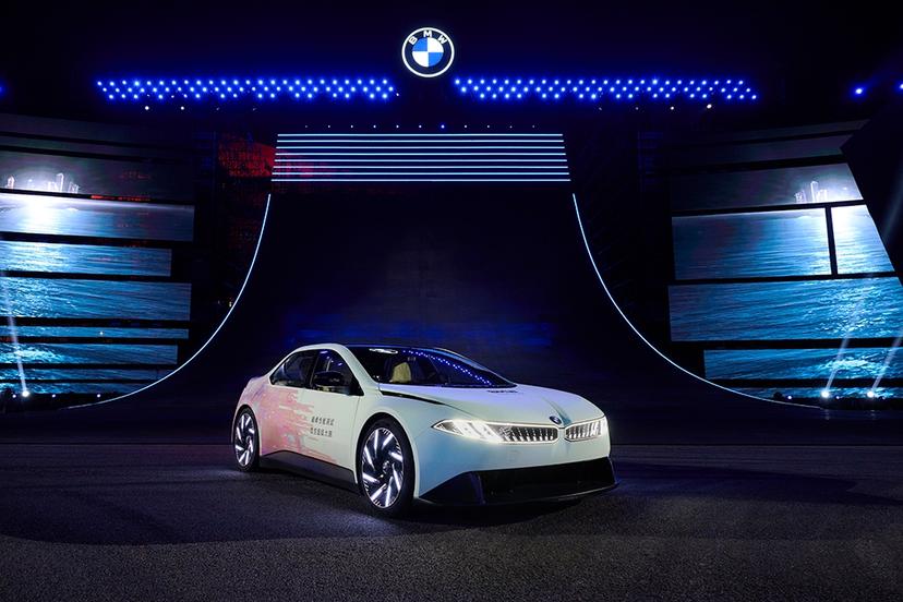 BMW test car showcases its driving manoeuvres in Shanghai - Sgcarmart