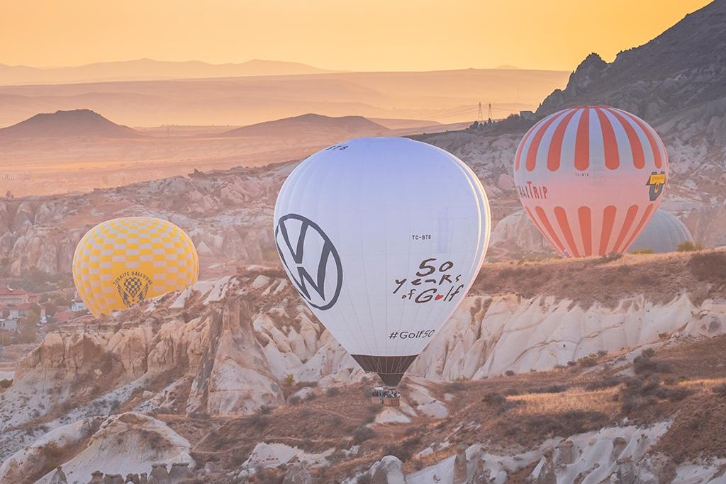 Volkswagen Golf gets special birthday balloon - Sgcarmart