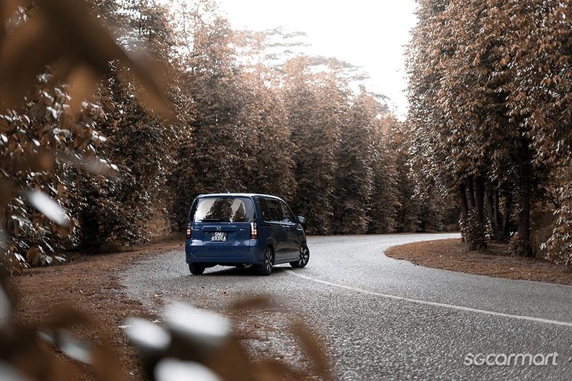Honda Freed e:HEV HE7 Review - Sgcarmart