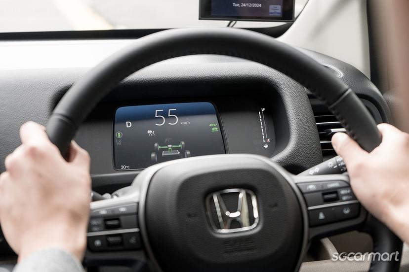 Honda Freed e:HEV HE7 Review - Sgcarmart