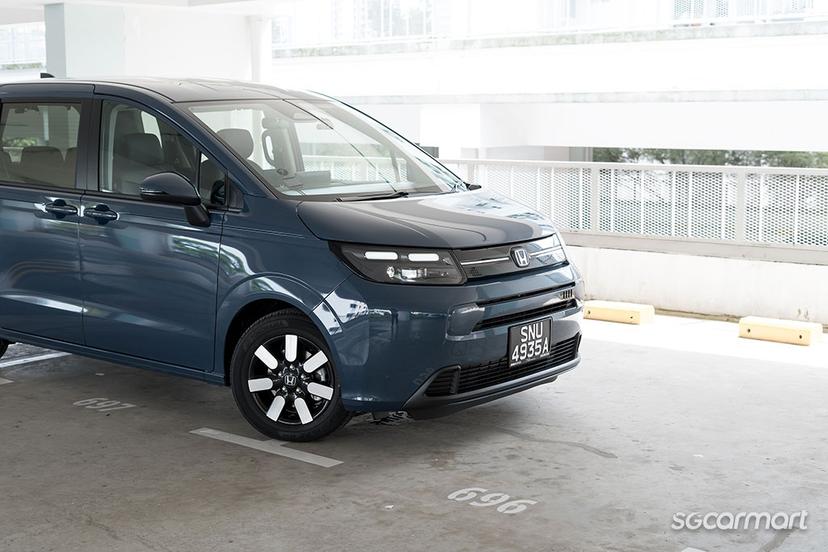 Honda Freed e:HEV HE7 Review - Sgcarmart