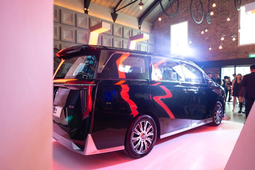 GAC E9 plug-in hybrid luxury MPV launched in Singapore - Sgcarmart
